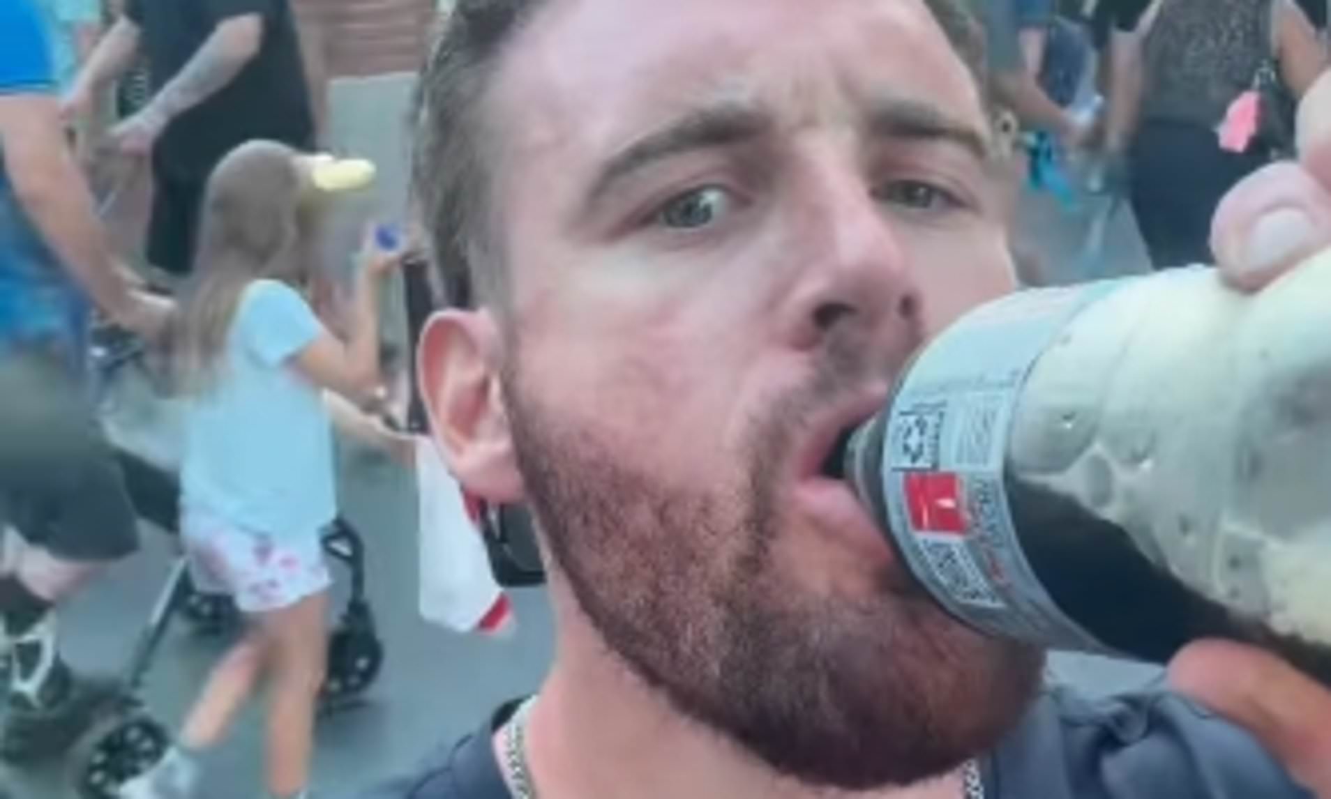 'Soda addict' shares shocking amount of fizzy drinks he consumes in one ...