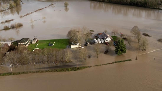 Pacific Northwest flooding: Atmospheric river overwhelms multiple ...