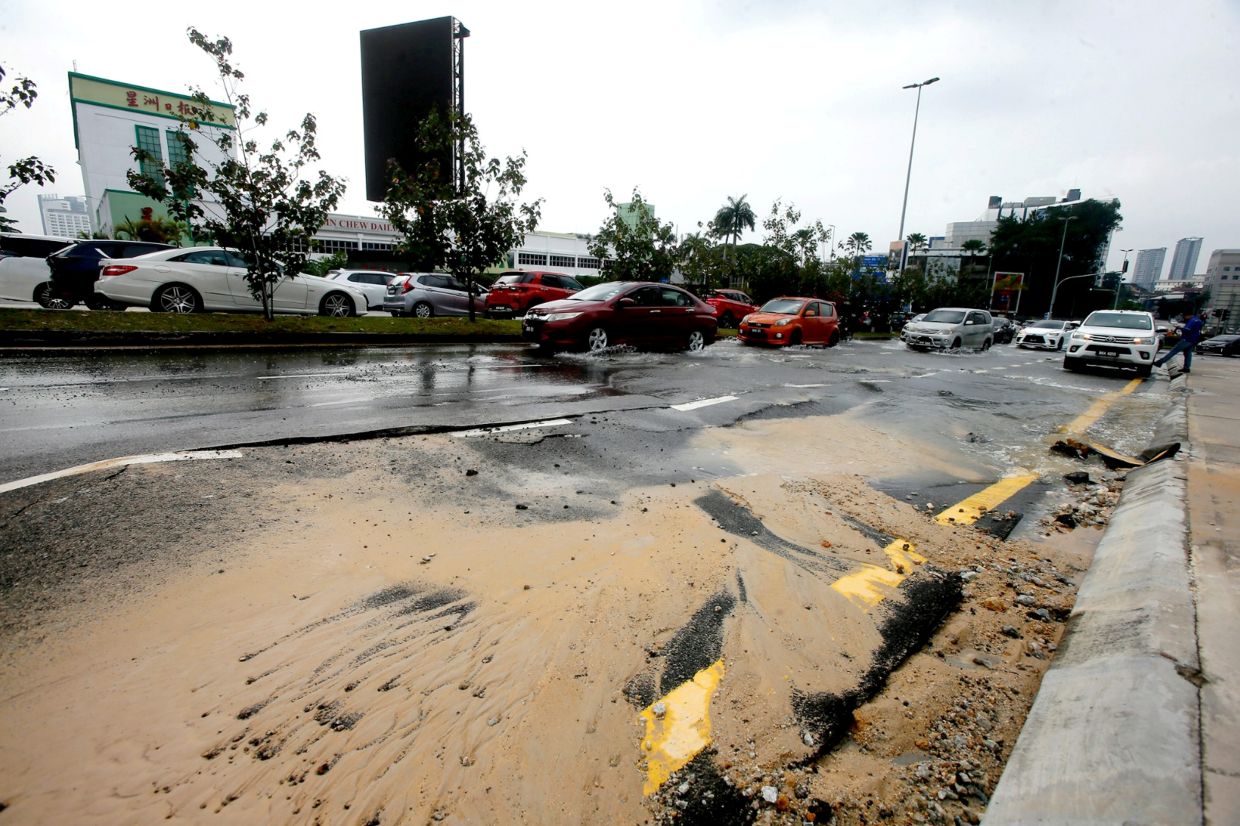 Pipe bursts in Section 17, PJ