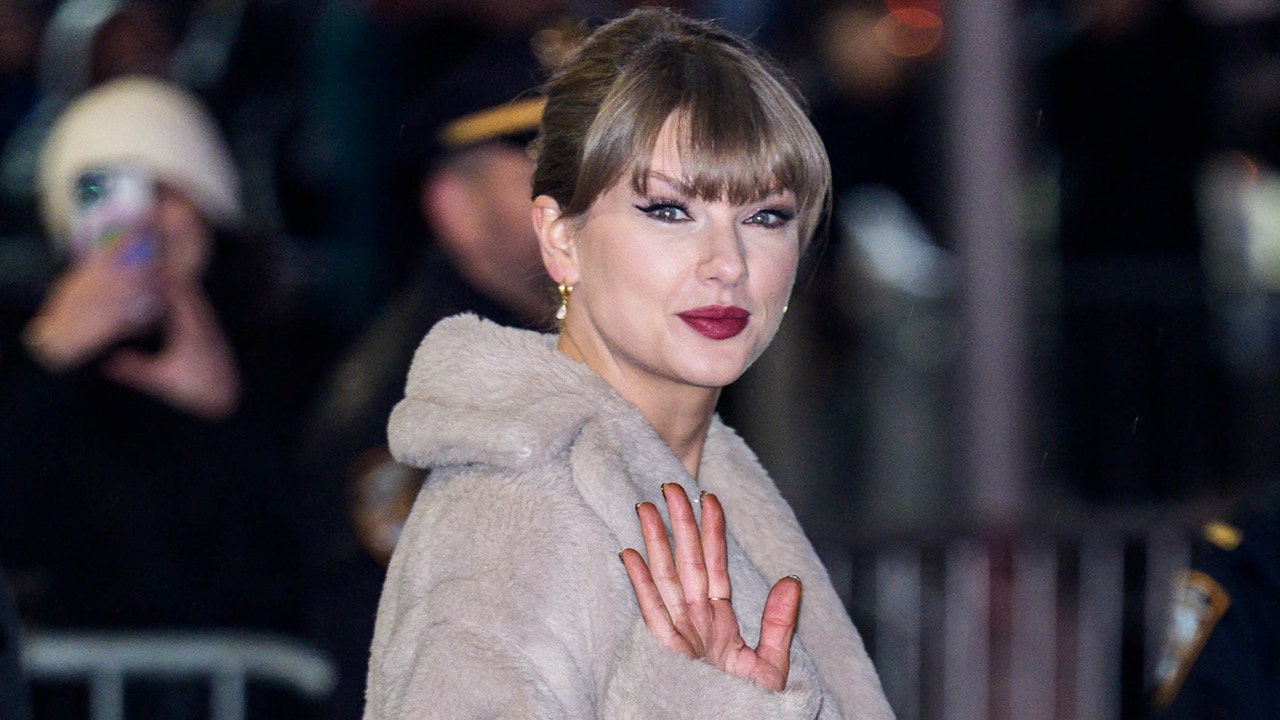 Taylor Swift fires back with four-word message to critics who tell her ...