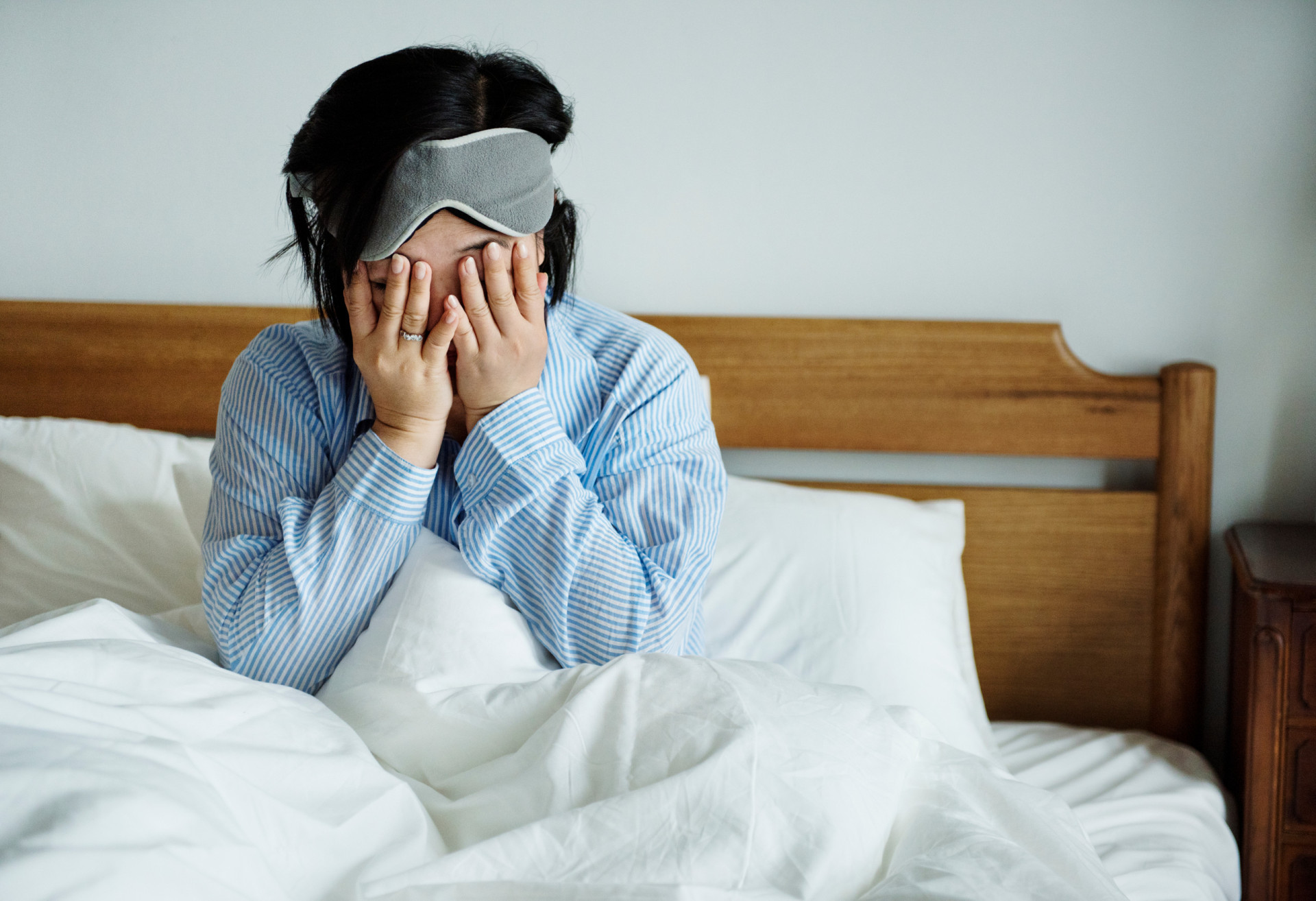 Blurry vision in the morning? Common causes and what to do