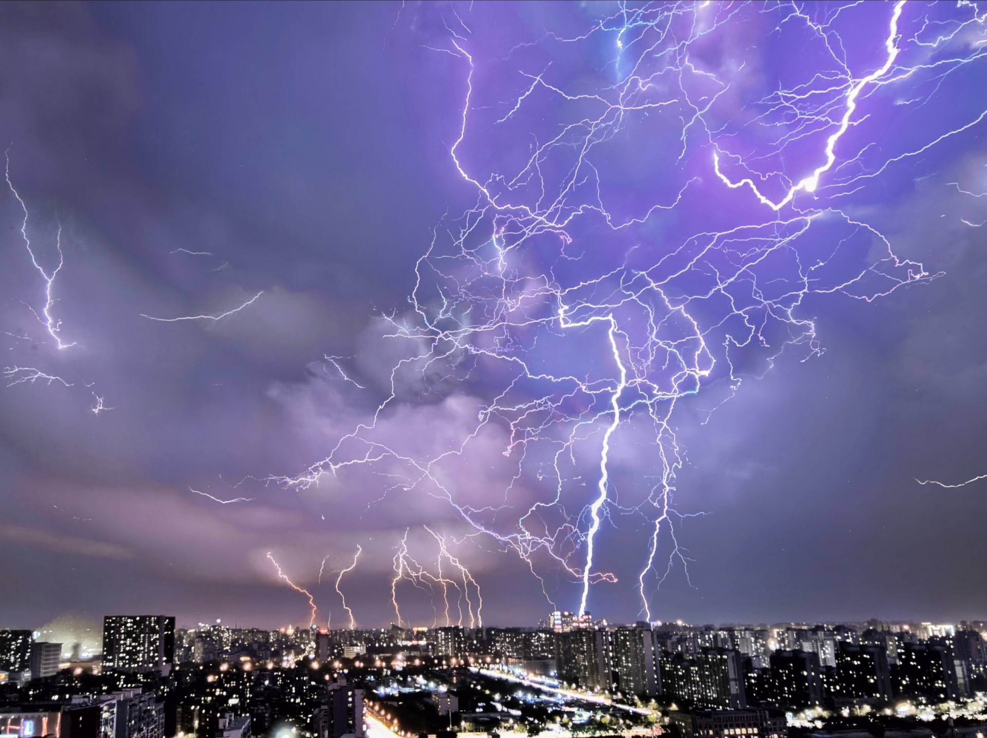 What not to do during a thunderstorm