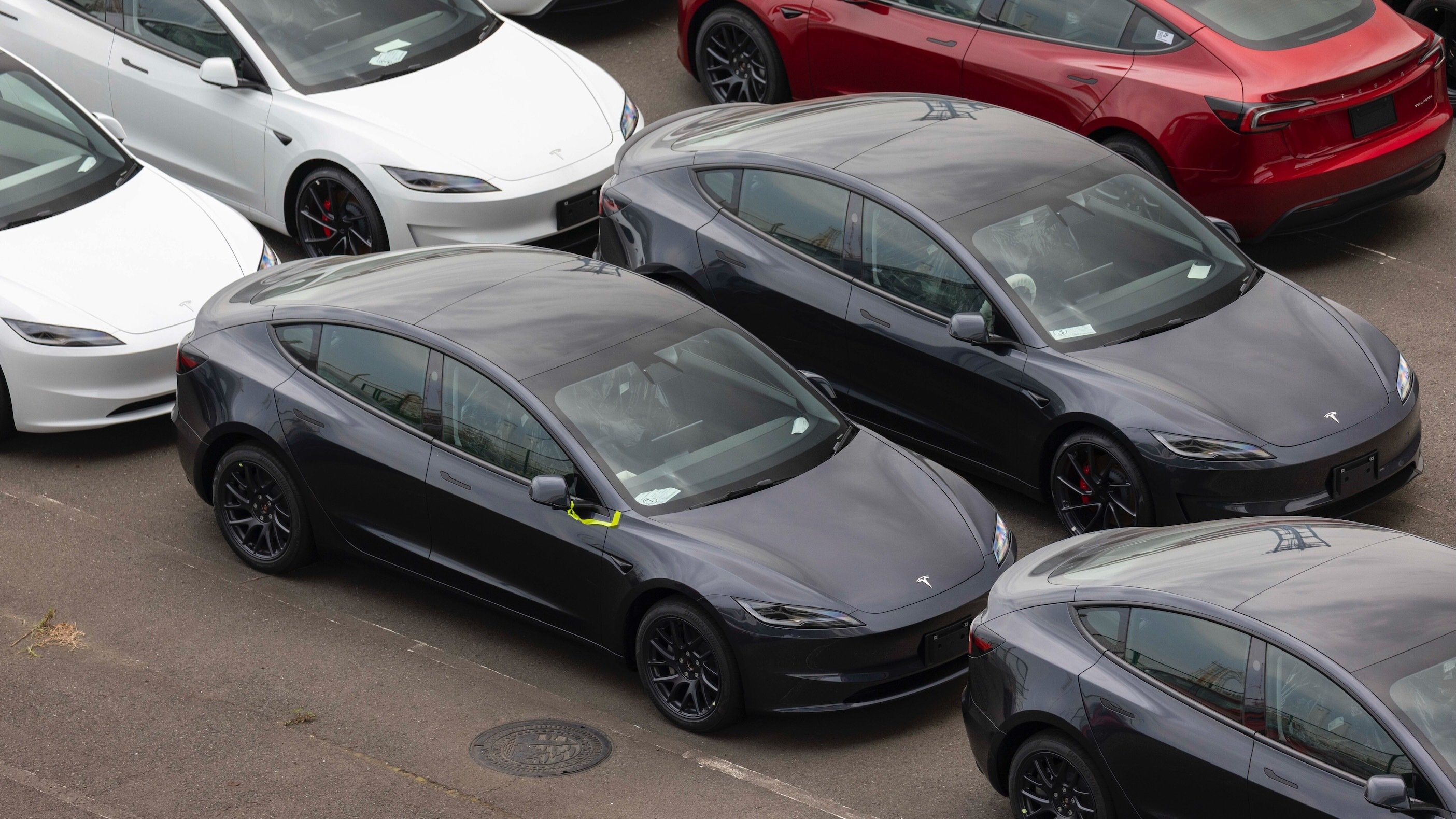 Starlink in your Tesla? Patent hints at roof tech for built-in ...