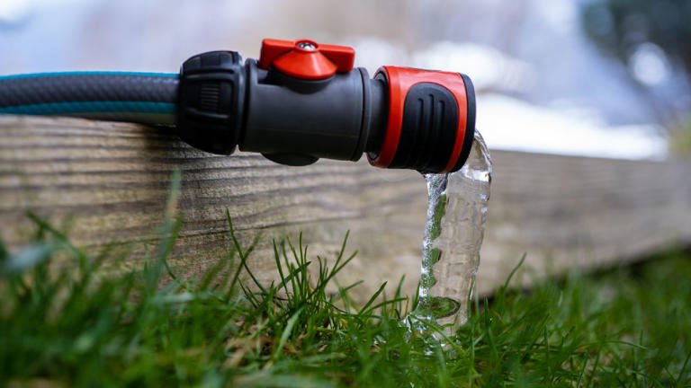 Freezing weather can destroy your sprinkler system — here's how to ...