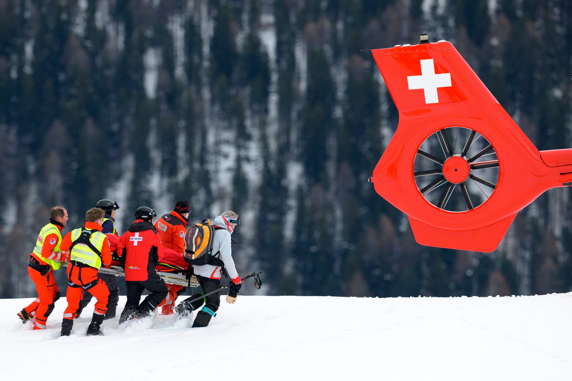 Nytt sveitsisk mareritt – alpinstjerne fraktet bort i helikopter etter ...