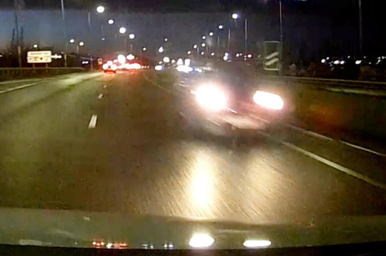 Taxifahrer entgeht knapp einem Frontalzusammenstoß in falscher Richtung ...