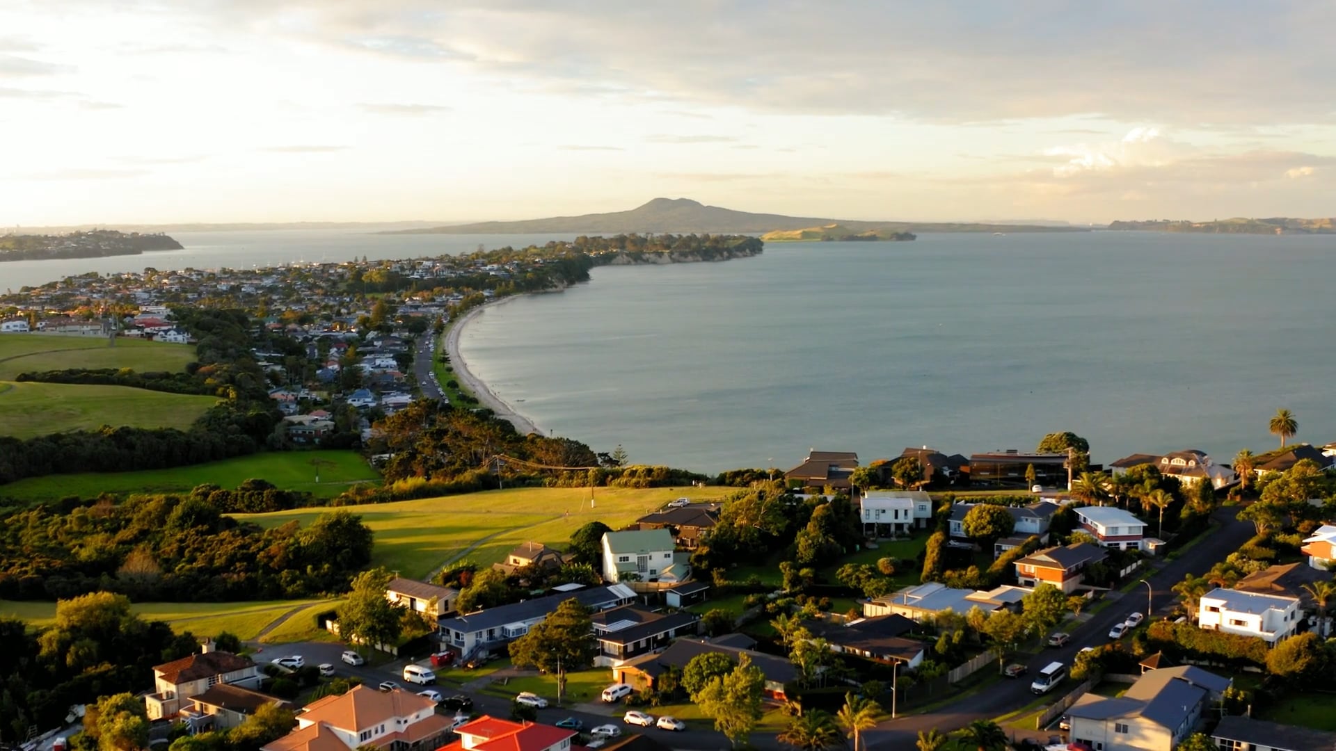 Auckland: Drone reveals New Zealand's largest city