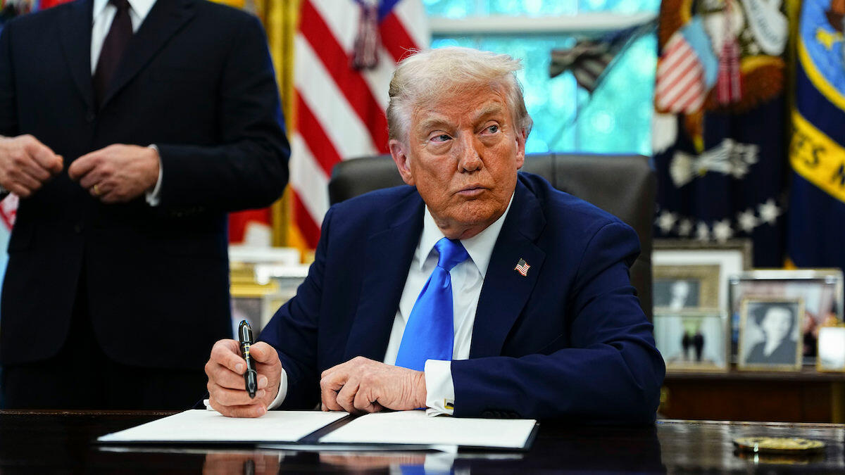 Trump's approval rating compared to 2028 Democratic frontrunners revealed