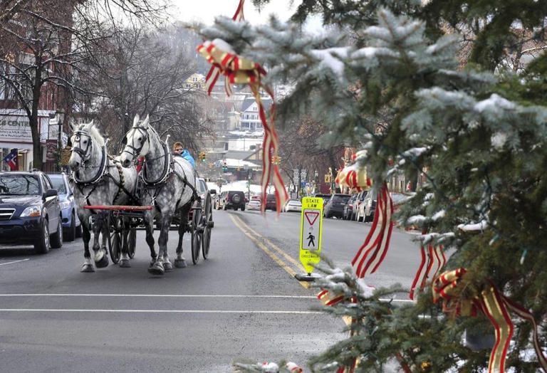 From wreath-making to Santa: A guide to holiday events this weekend in ...