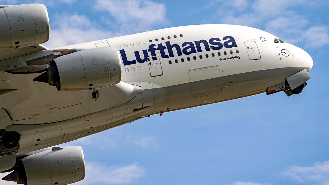 DLH1JR in Gedenken an Jürgen Raps: Lufthansa ehrt A380-Chefpilot mit ...