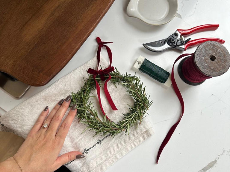 Holiday preparations: Have yourself a modest little Christmas