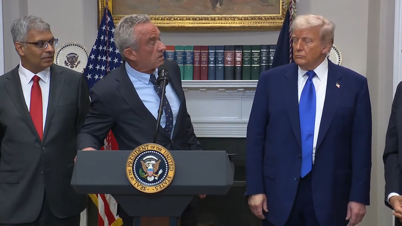 'I think they gave you $100 million': Trump gets caught lining his ...