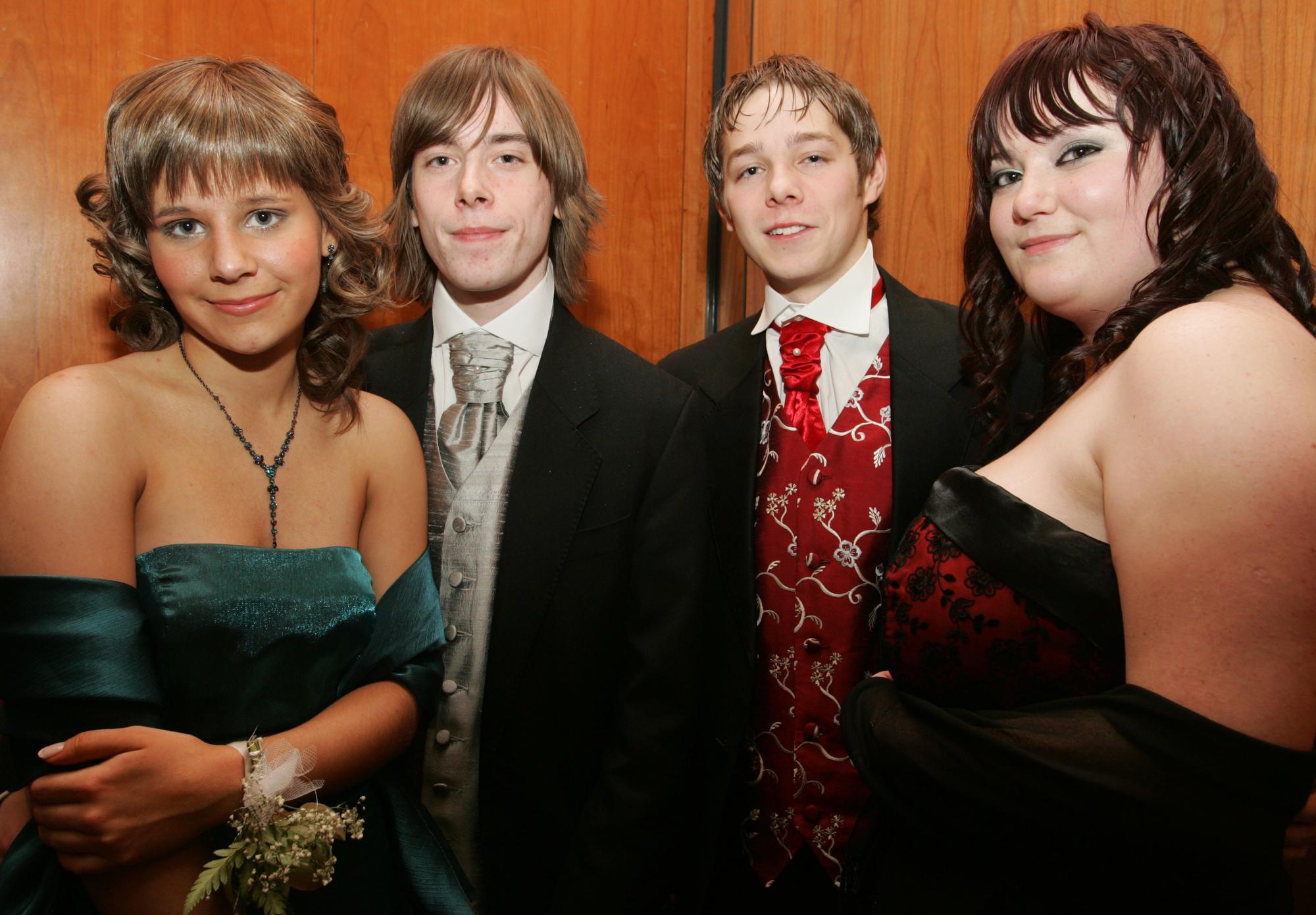 12 fabulous photographs from the Lumen Christi College formal in Derry 2005