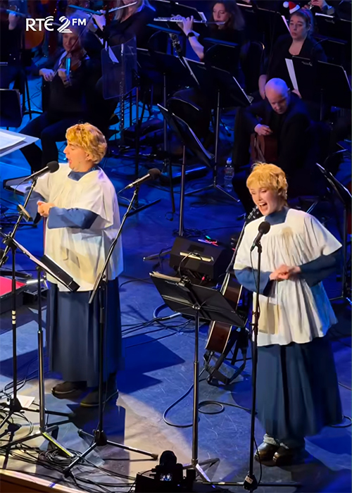 Watch: Roz Purcell and Carl Mullan perform surprise song at 2FM party