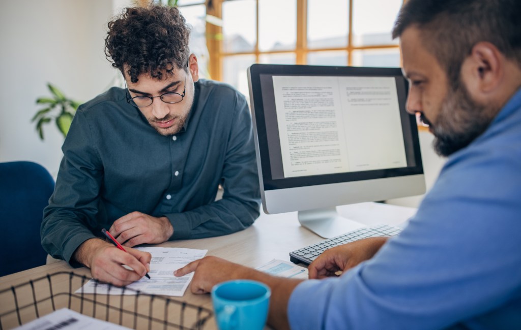6 most common lies people tell on their résumé to land a job