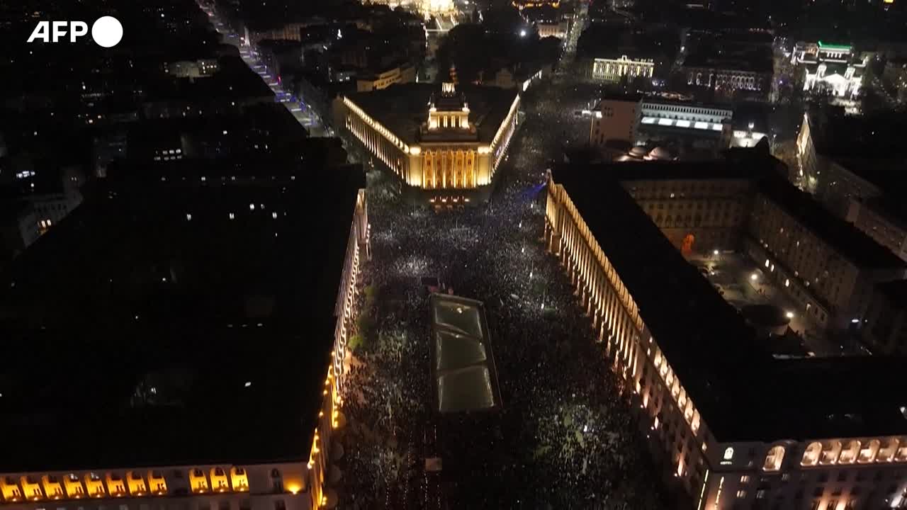 In Bulgaria nuove proteste, migliaia in piazza contro il governo ...