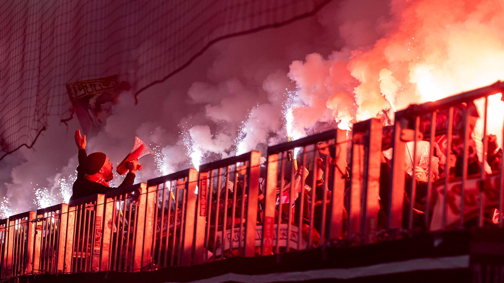 Hinter dem Pyro-Eklat beim Bayern-Spiel steckt ein perfider Plan der Ultras