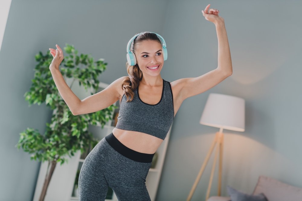 6 easy aerobic dance moves that level up your workouts