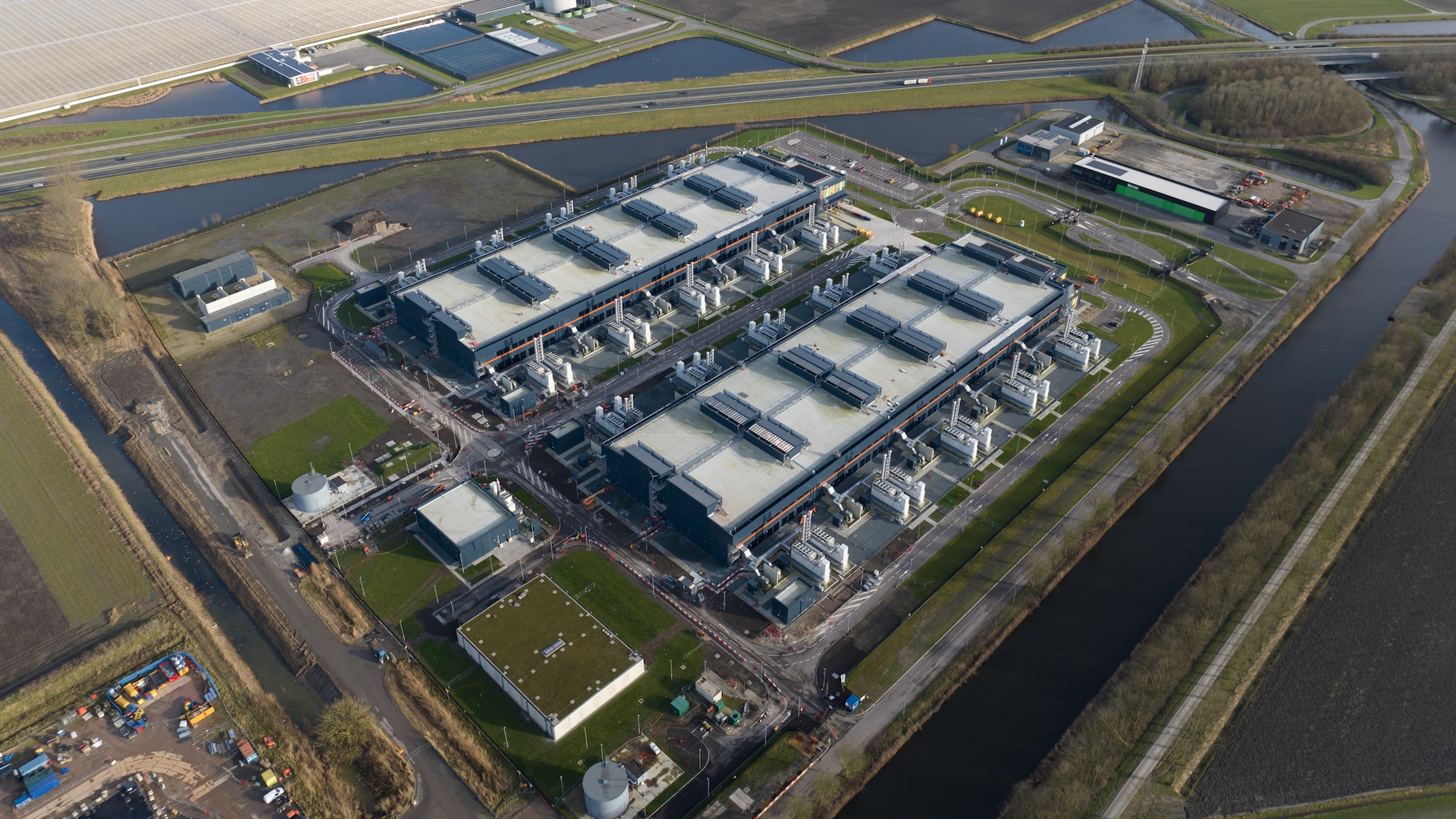 Studie enthüllt: Nahezu 7000 von 8808 Datenzentren liegen in ...