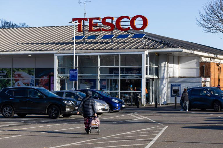 New Year's opening hours for Dunnes Stores, Tesco, Aldi, Lidl and SuperValu