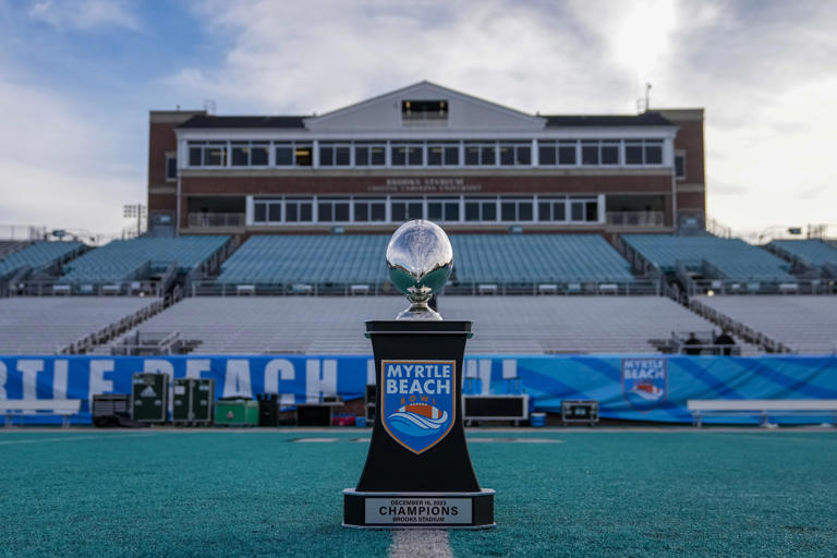 Why is Brooks Stadium's field teal? Explaining Coastal Carolina's 'Surf ...