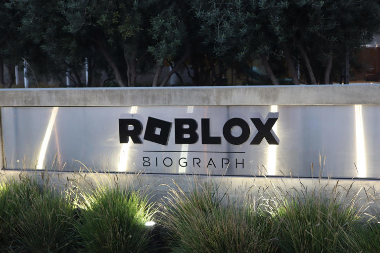 I got an up-close look at Roblox's new safety feature. Here's what I found.