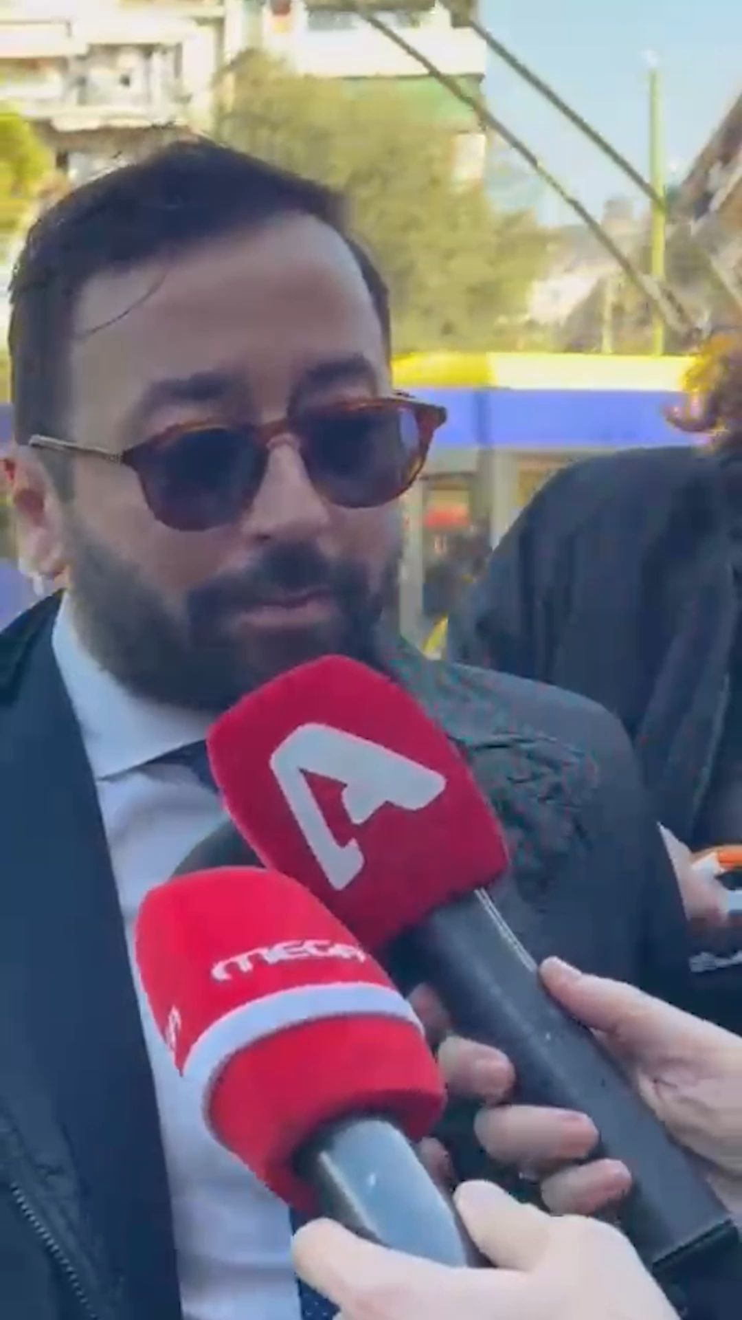 «Να χυθεί φως στην ιστορία»: Στην Ευελπίδων ο τραγουδιστής που ...