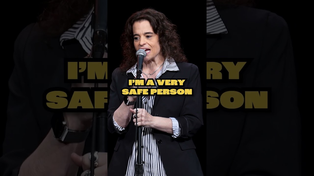 Stand-up comedian vows to protect an audience member from ICE