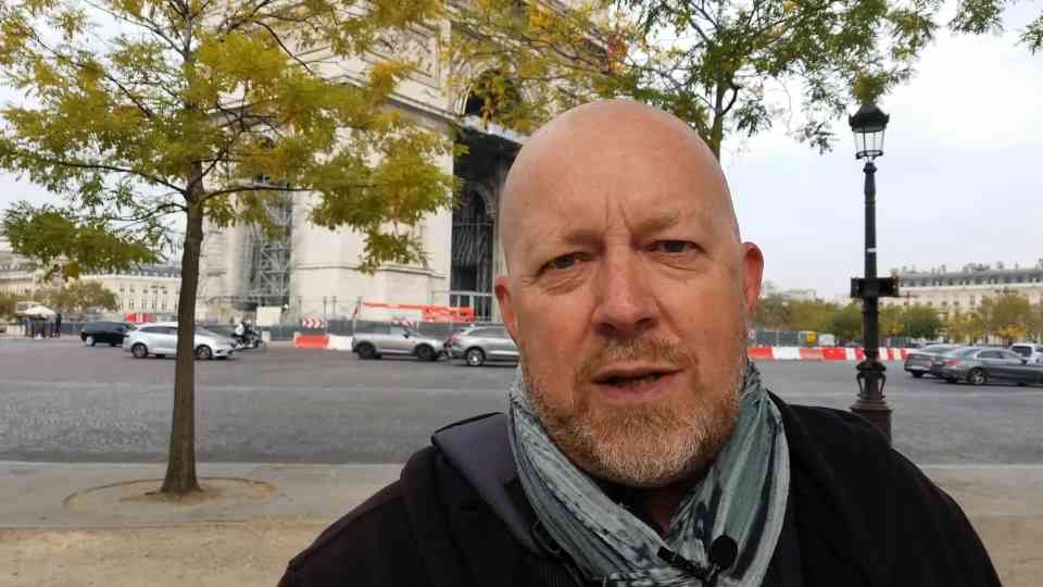These Paris scams catch tourists every day