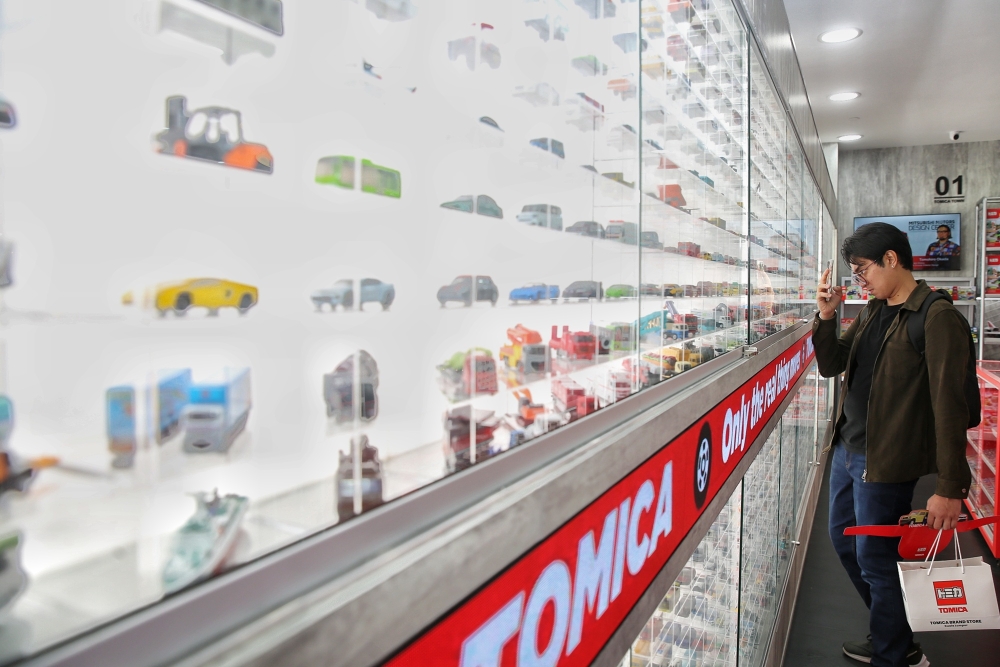 Tiny cars, big debut: Tomica rolls into KLCC with 2,000 models