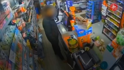 Moment London shopkeeper attacks thug with shovel after he ‘doused shop ...