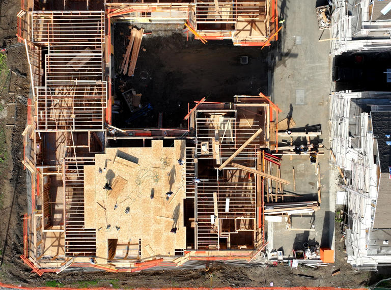 America’s second largest homebuilder cuts prices by 10%
