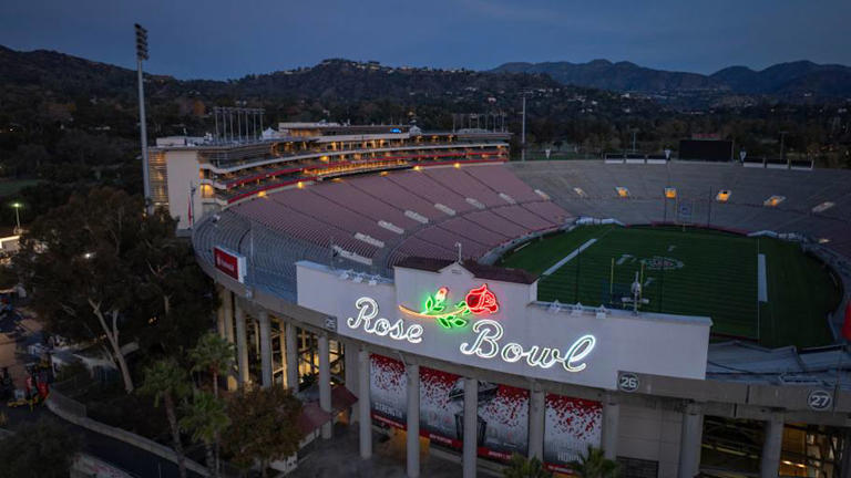 College Football Playoff bracket 2025: Full seeding, matchups and path ...