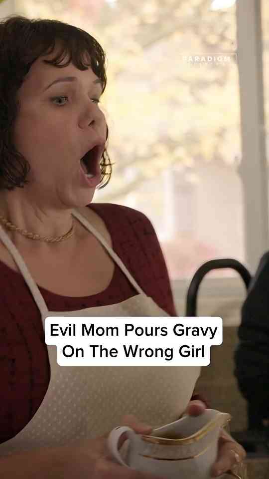 Evil mom pours gravy on the wrong girl