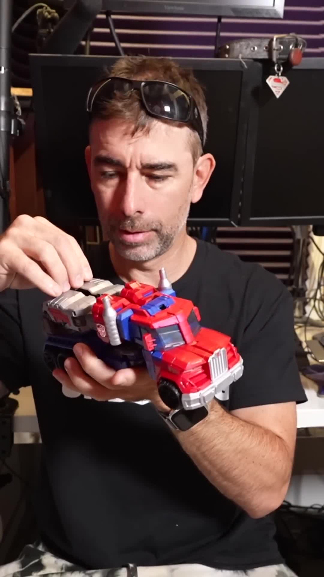 Confusing head – a blind guy unboxing