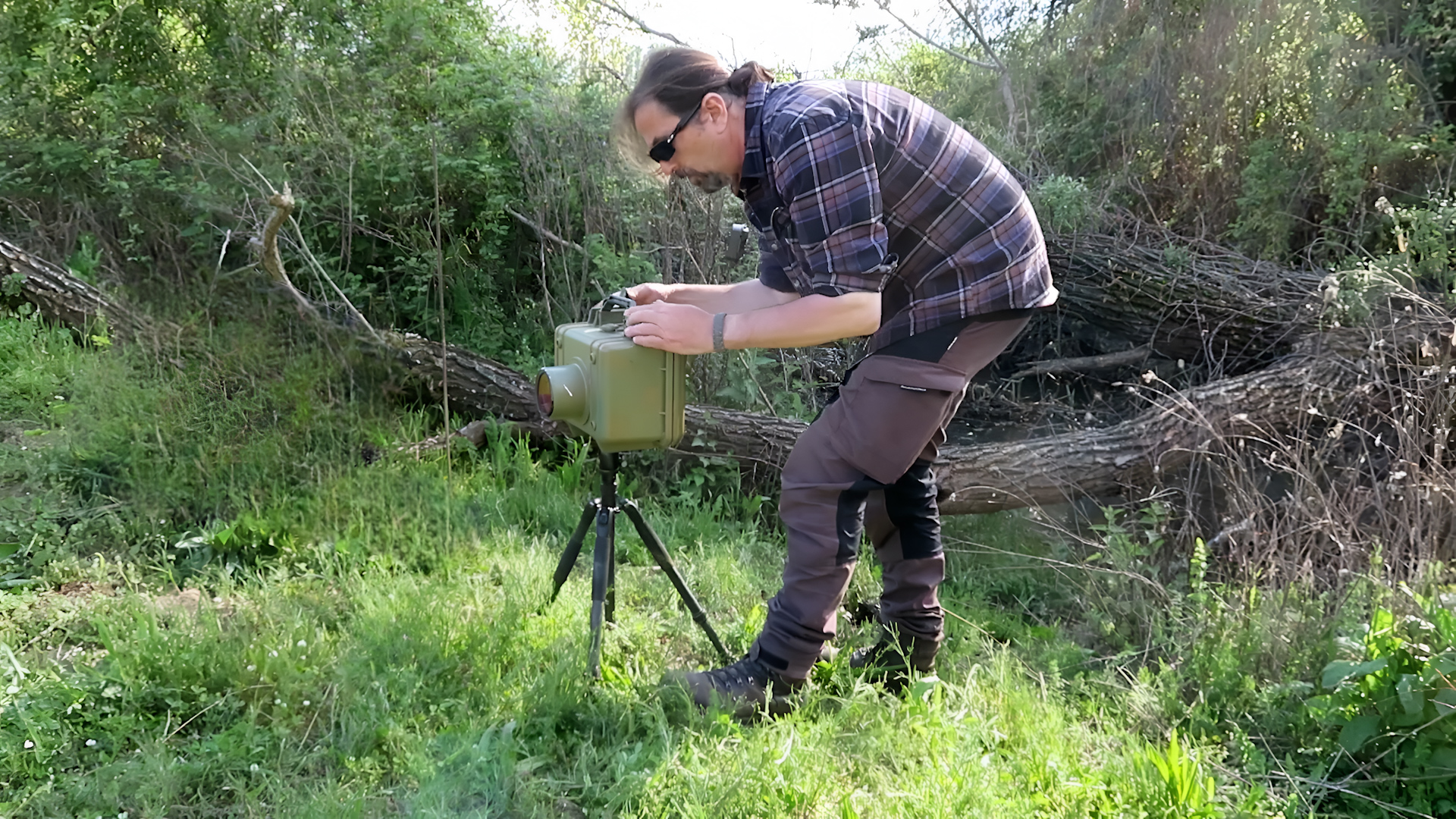 Testing DSLR camera trap settings in the field