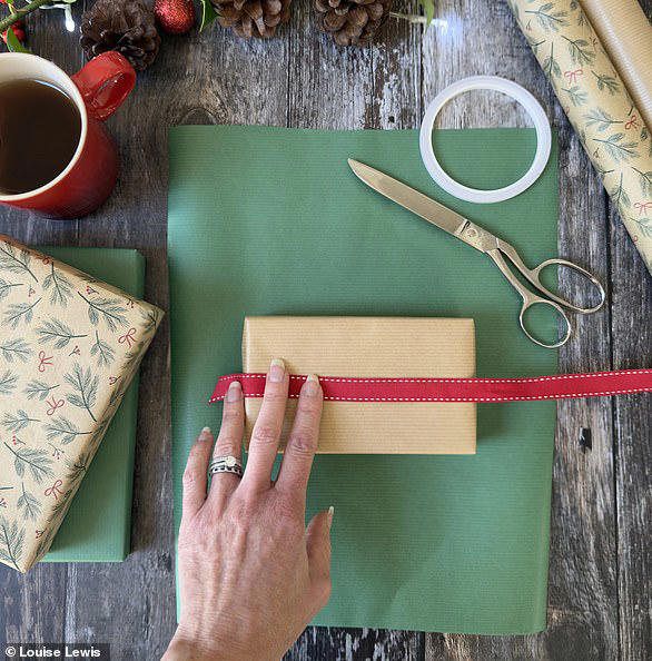 How to perfectly wrap any present: Expert who gives £147 lessons shares ...