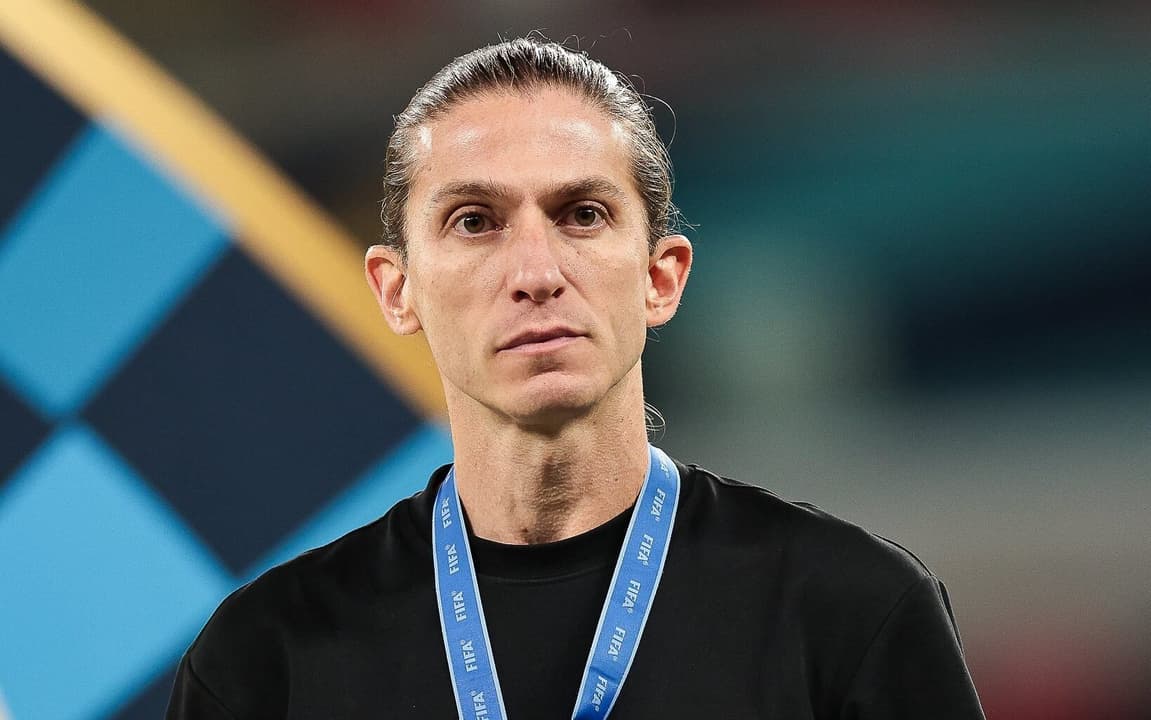 Torcedores do Flamengo mandam recado a Filipe Luís após vice no Mundial