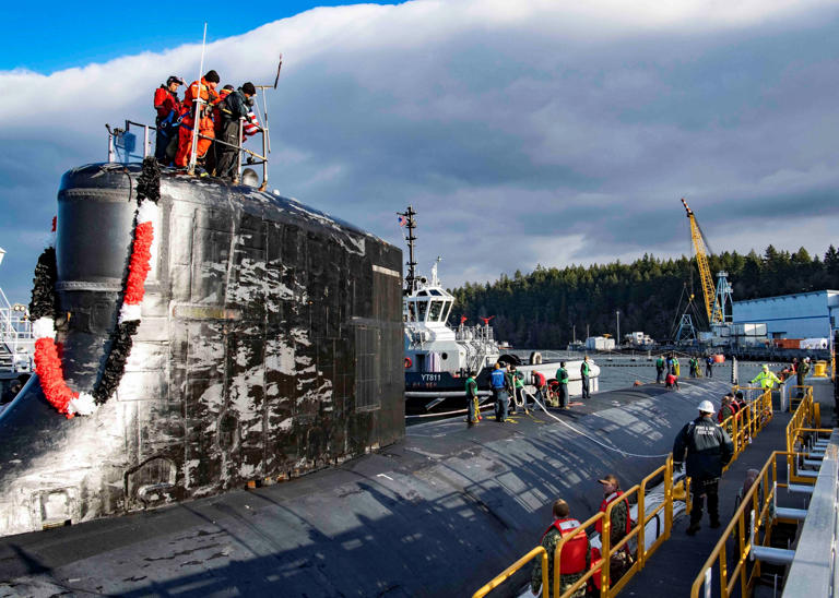 US strengthens submarine presence near China