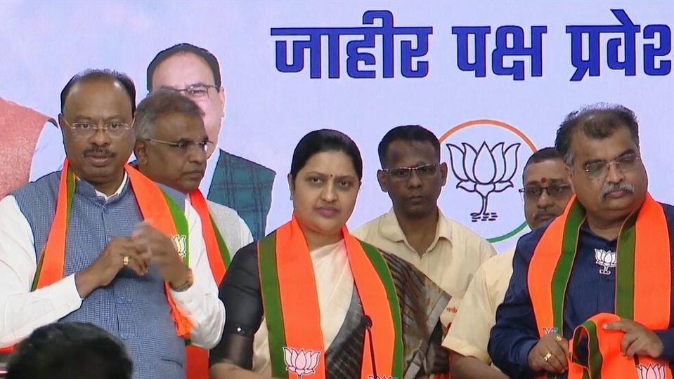 Setback to Congress! Pradnya Satav, widow of Rajiv Satav, joins BJP ahead of Maharashtra civic polls