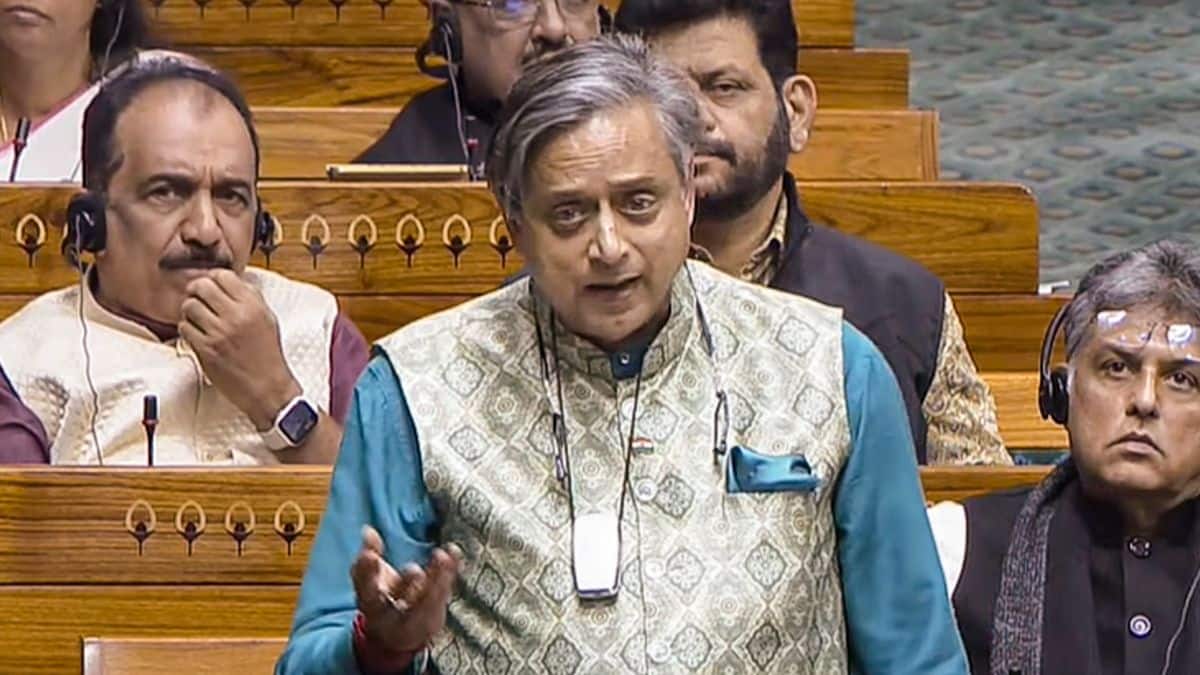 'Kerala aiyye...': Tharoor makes case for South India winter cricket ...