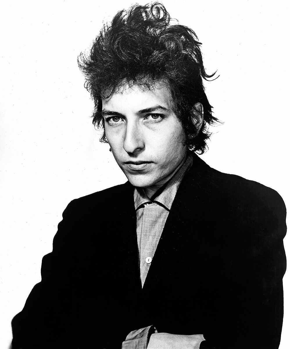 People share 30 famous singers who proved you don’t need a great voice ...