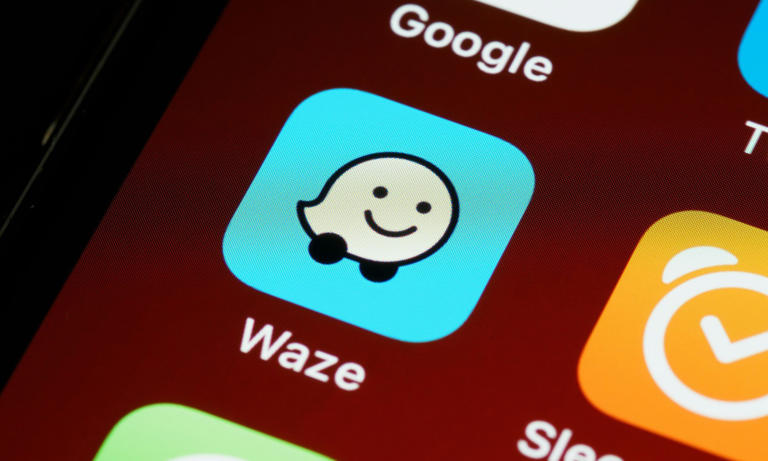 Waze is catching up on traffic lights, just not for everyone yet