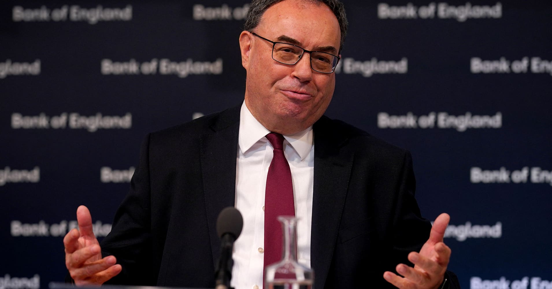 Bank of England cuts interest rates in welcome Christmas boost for ...