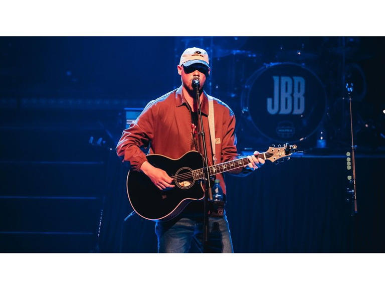 From hockey rink to country music stage, Zach McPhee is a rising star