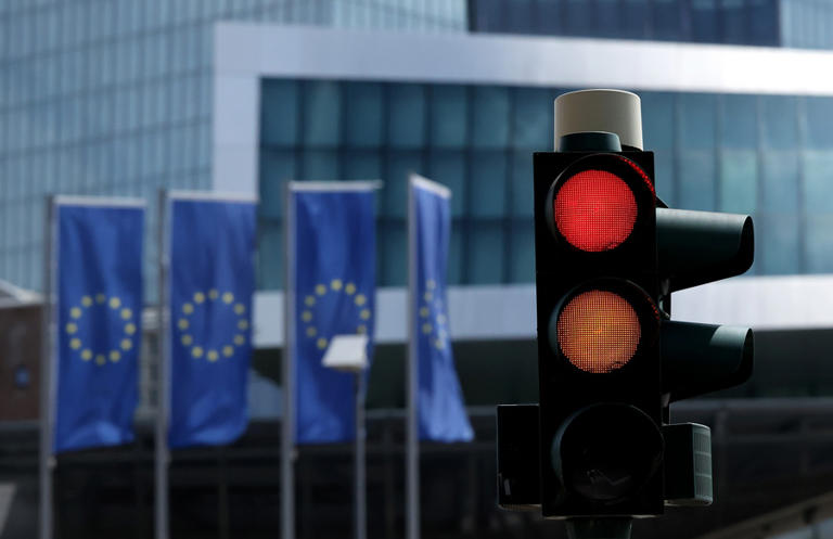 ΕΚΤ: Αμετάβλητα τα επιτόκια – «Εντονότεροι οι ανοδικοί κίνδυνοι» για ...