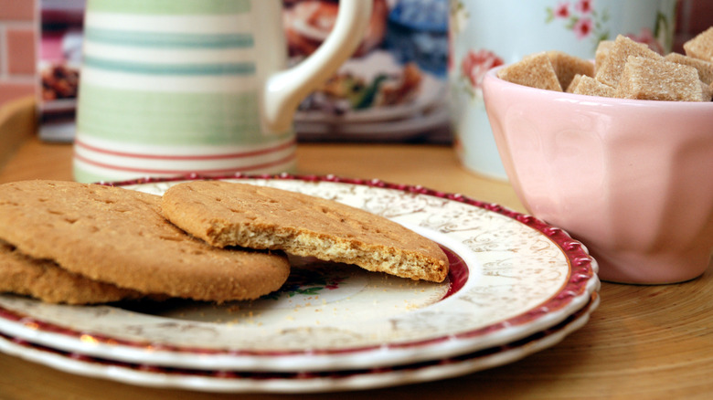 What are digestive biscuits and what do they taste like?