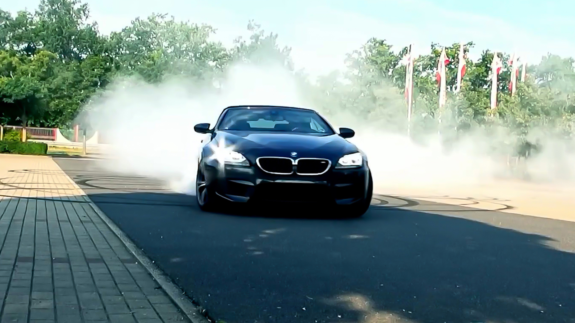 BMW M6 cabrio burnout, donuts & V8 sound
