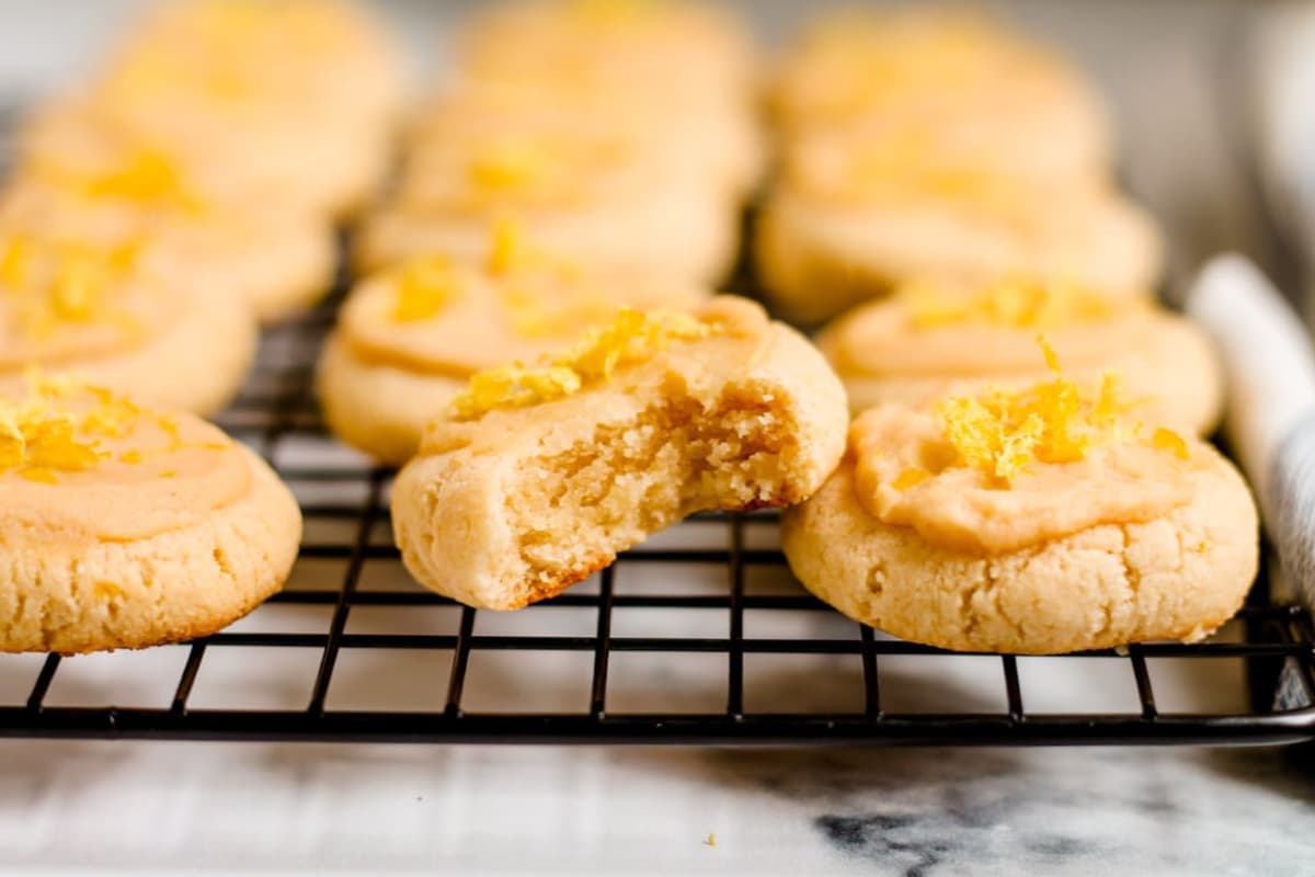 26 healthy snacks for when your stomach starts protesting