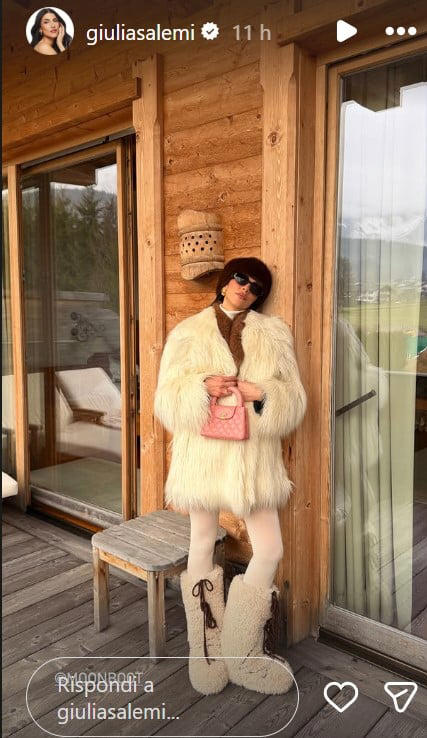 Giulia Salemi, sulla neve con il look comfy-chic e la borsa Chanel che costa più di 5 mila euro!